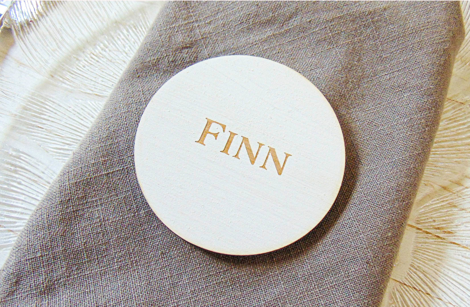 Plain Round White Wood Wedding Place Setting – Gorgeous Little Bits